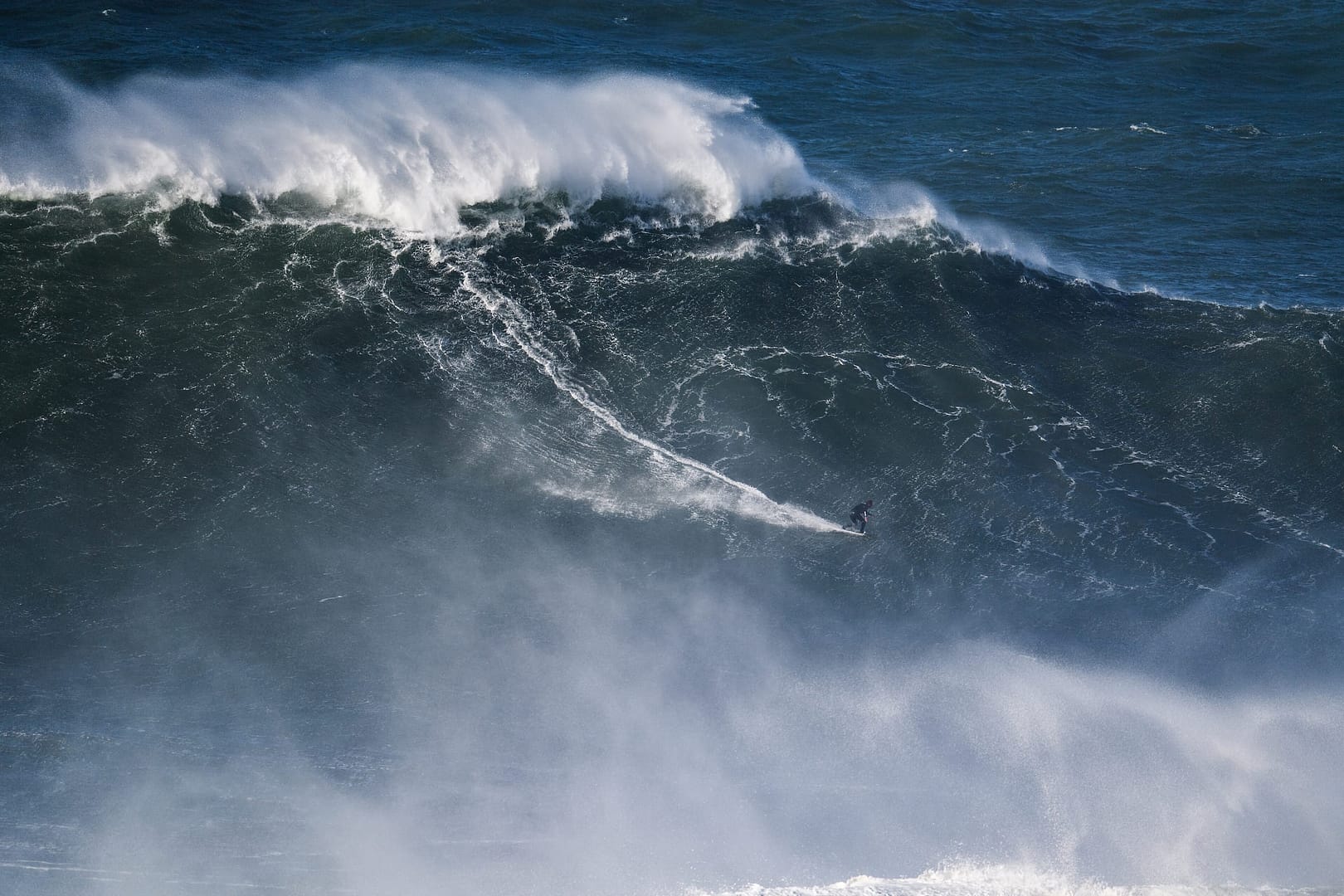 Lucas 'Chumbo' Chianca Stars At 2022 TUDOR Nazaré Tow Challenge ...