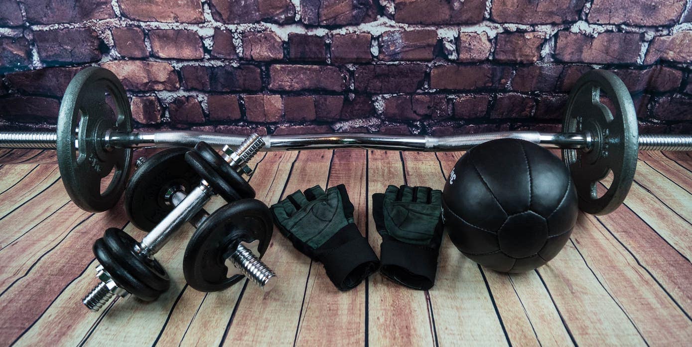 A Beginner Guide To Lifting Weights - Sustain Health Magazine