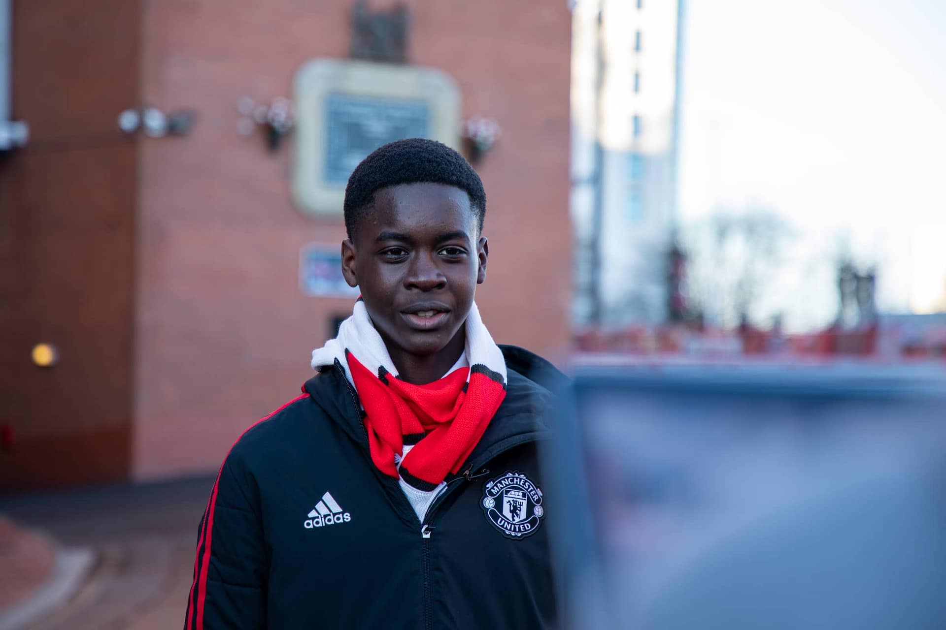 Manchester United Players And Foundation Participants Commemorate The ...