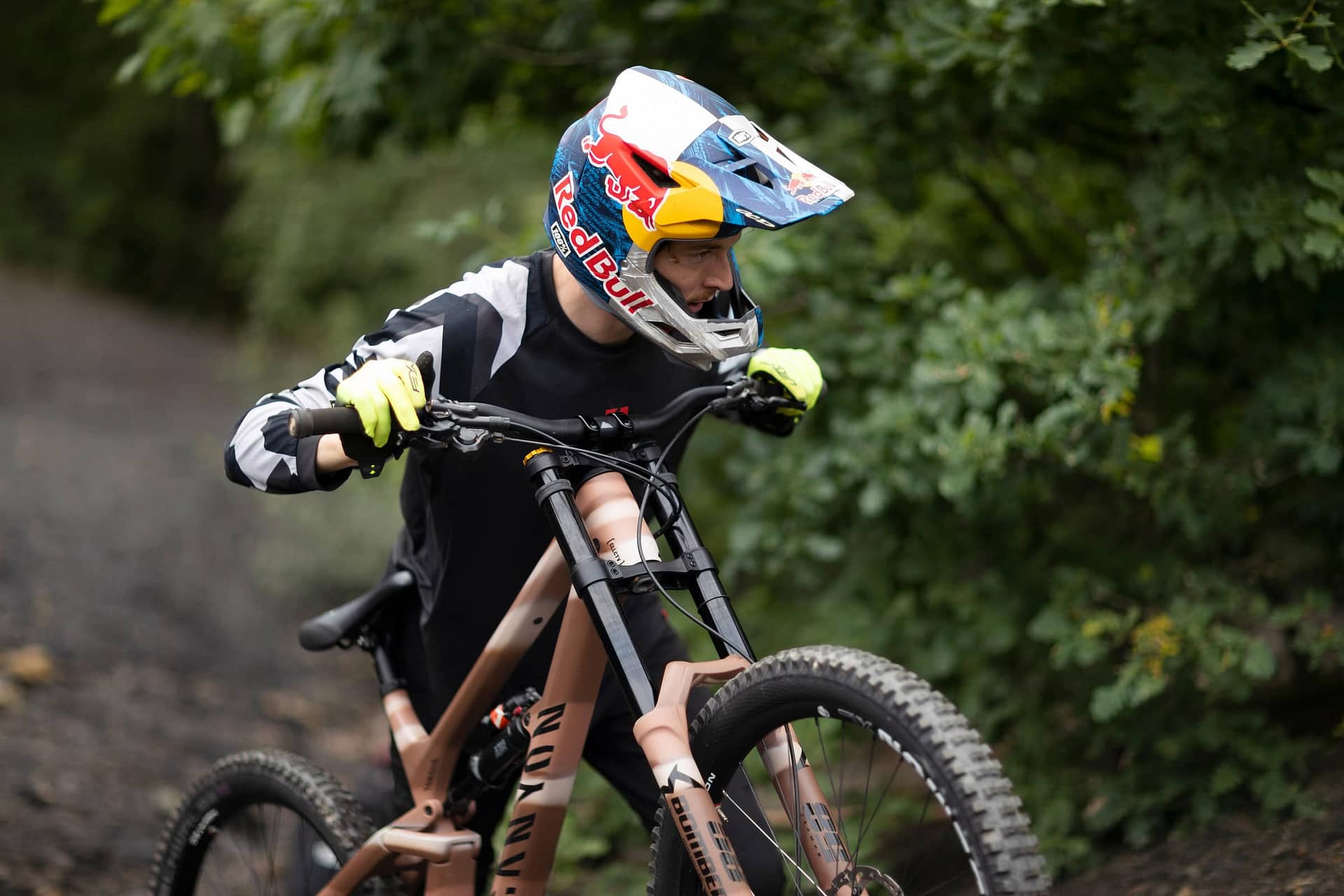 Explore An Abandoned Mine With MTB Freerider Thomas Genon - Sustain ...